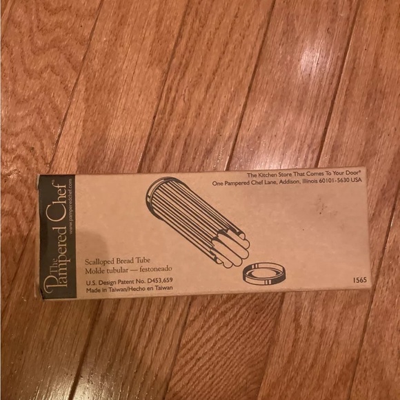 Pampered Chef | Kitchen | Nib Pampered Chef Scalloped Bread Tube Pan ...